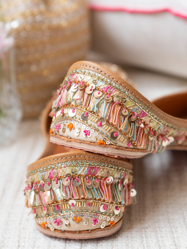 Explore Leather Juttis | Traditional Ethnic Juttis for Men & Women ...