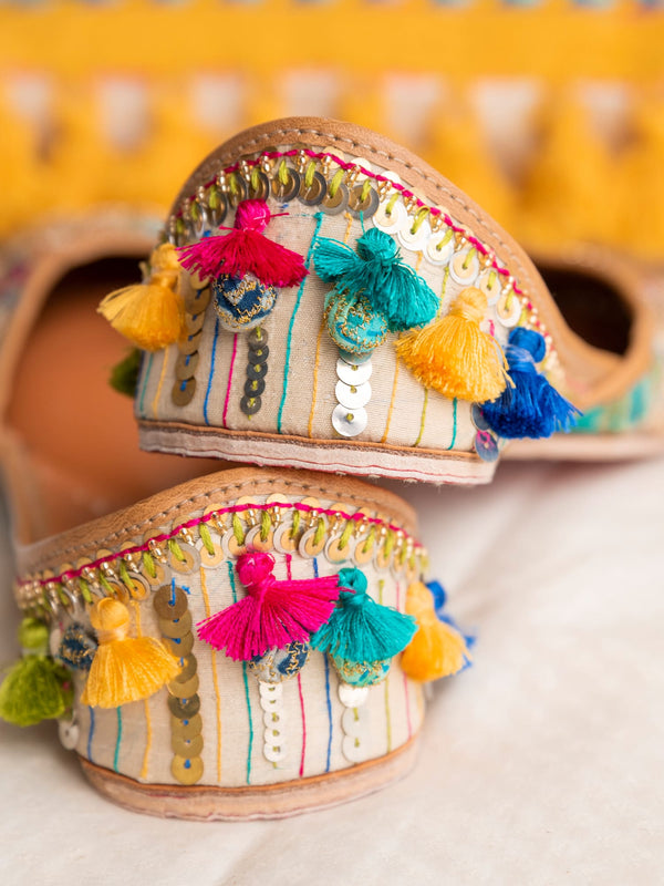 Explore Leather Juttis | Traditional Ethnic Juttis for Men & Women ...